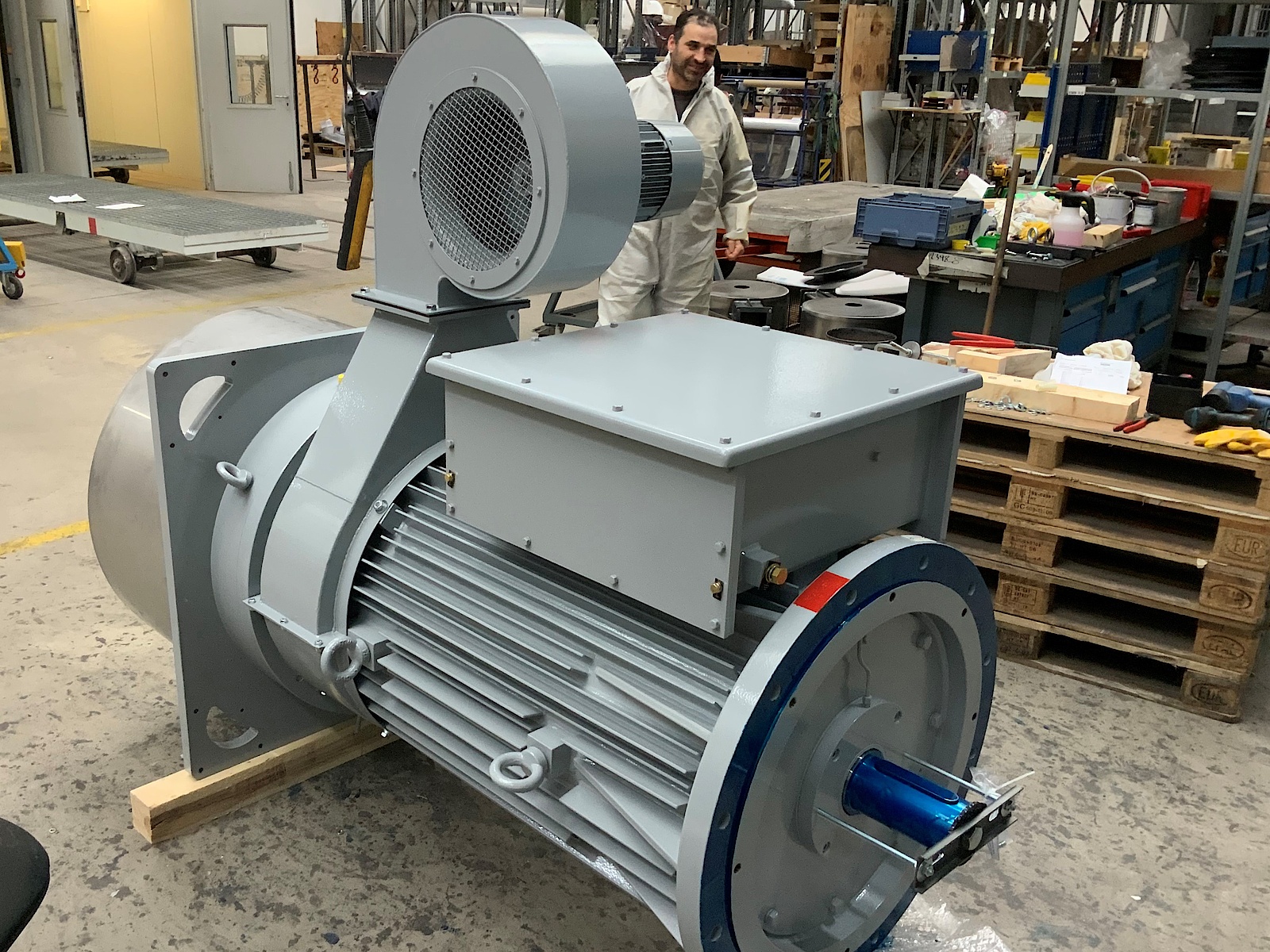 Motors for offshore wind turbine installation vessels